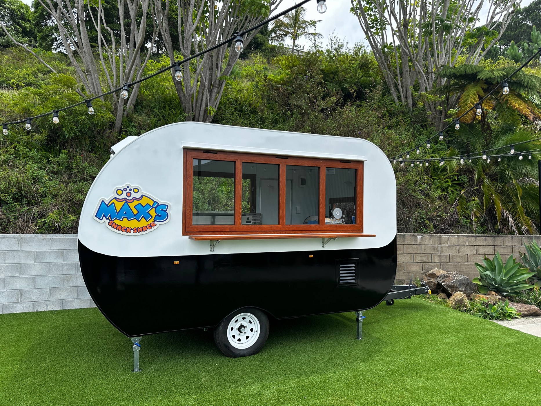 Max's Snack Shack - The Big Banana Fun ParkFood Truck